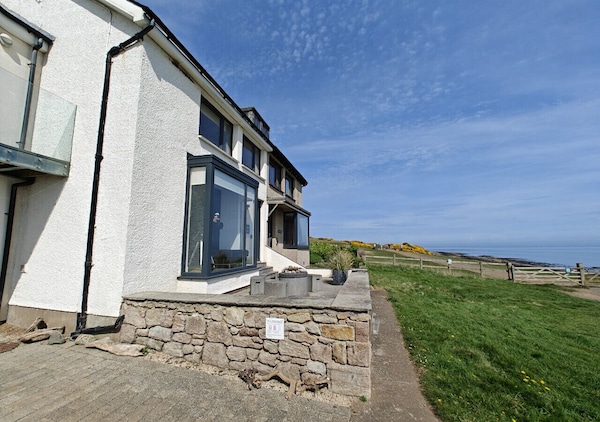Craster Rocks - Three Bedroom House, Sleeps 6 - Alnmouth
