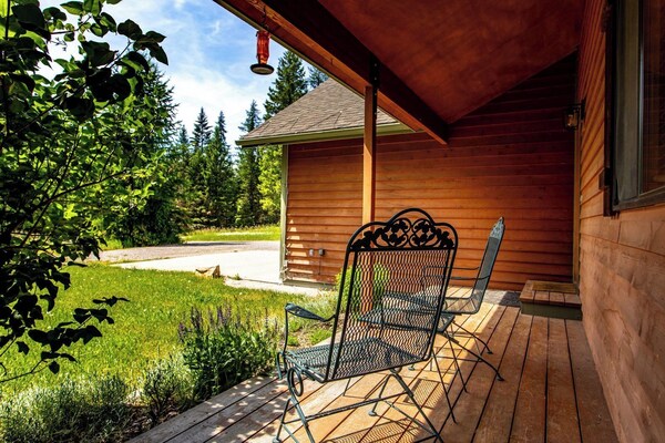 Hungry Deer Hideaway With Mountain Views - Bigfork, MT