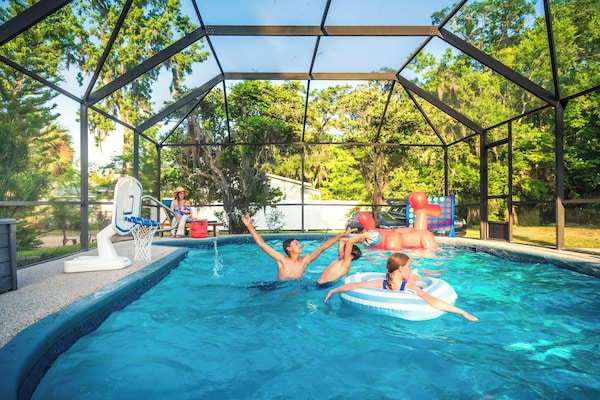 1 Min Private Beach & River Access W Movie Room, Heated Pool, Kayaks & Game Room - Palm Coast, FL