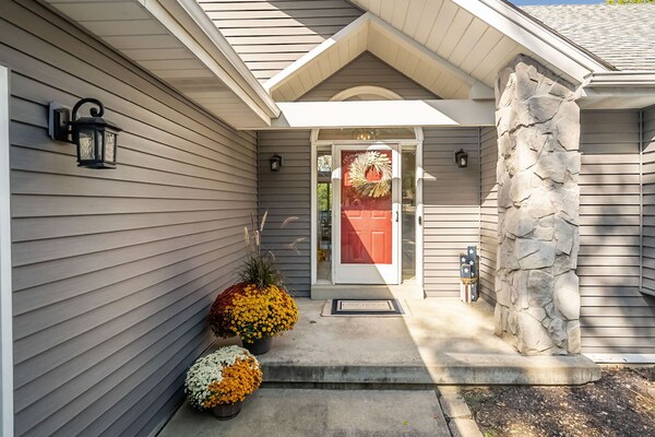 Hilltop Hideaway With Lake Front Access - Innsbrook