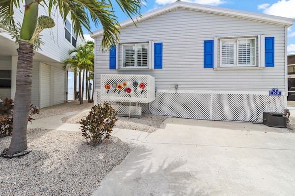 Oceanfront W/stunning Open Water Views And A 60-foot Dock! 30 Mins To Key West! - Big Pine Key, FL