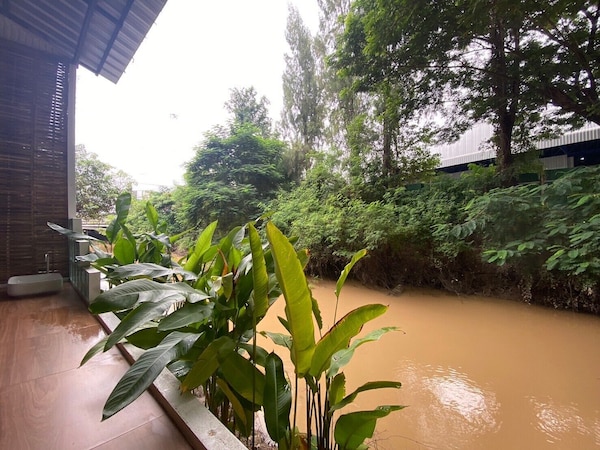 Charming 3-bedroom Townhome With Ac, Free Wifi Near Central Festival - Chiang Mai, Thailand