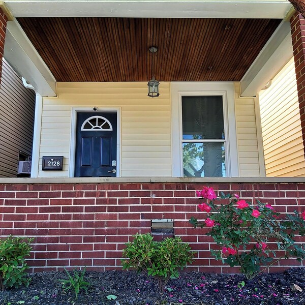 Renovated Apartment With Modern Amenities, Fenced-in Back Yard -Downtown Ashland - Camden Park, Huntington