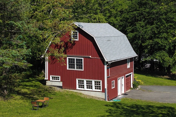 Restored Historic 1850s Barn "Carriage House" Studio @ Hillsdale Town Center - Mount Washington State Forest, Mt Washington