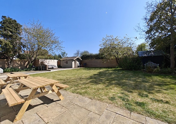Whitebeam - Five Bedroom House, Sleeps 9 - Southwold