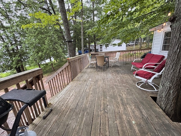 Quaint, Cozy Cabin With Wifi On Bass Lake Minutes From Traverse City! - Traverse City, MI