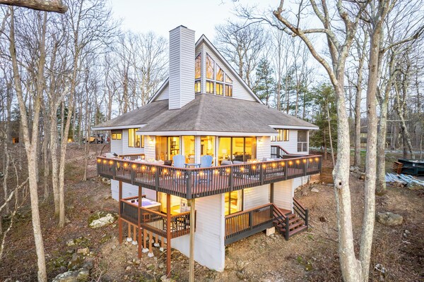 Mountain Views, Hot Tub, Impeccable Design - Wintergreen, VA
