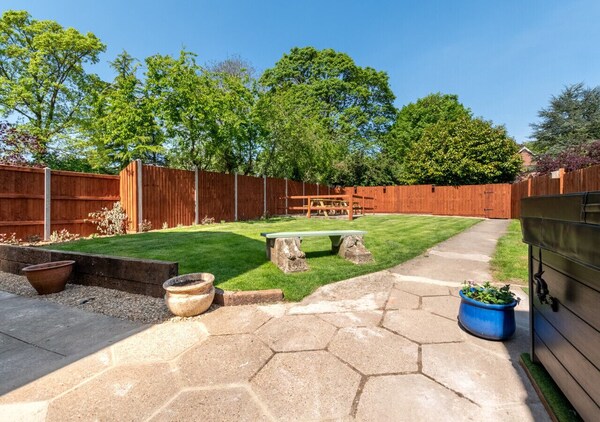 Oak View - Norfolk - Eight Bedroom House, Sleeps 16 - Norfolk
