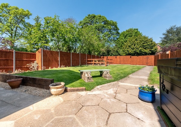 Oak View - Norfolk - Eight Bedroom House, Sleeps 16 - Norfolk