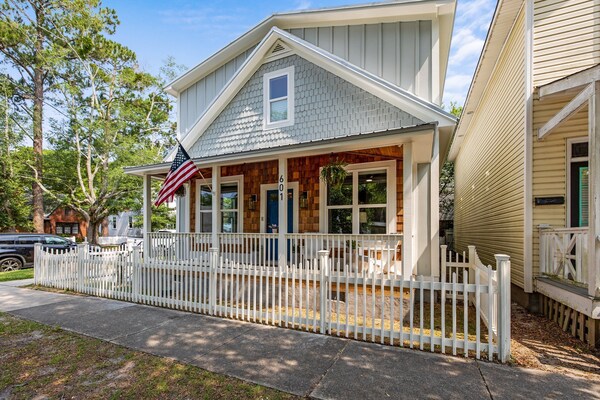 Downtown Wilmington Pet Friendly Revival Bungalow. You'll Love It! - Leland, NC