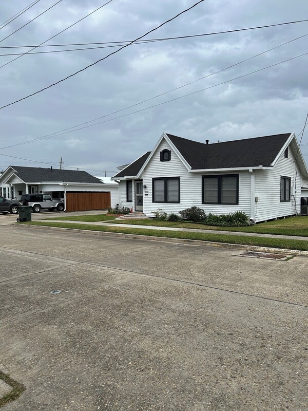 Charming 3-bedroom House With Ac, Wifi In Serene Houma - Lake Fields, LA