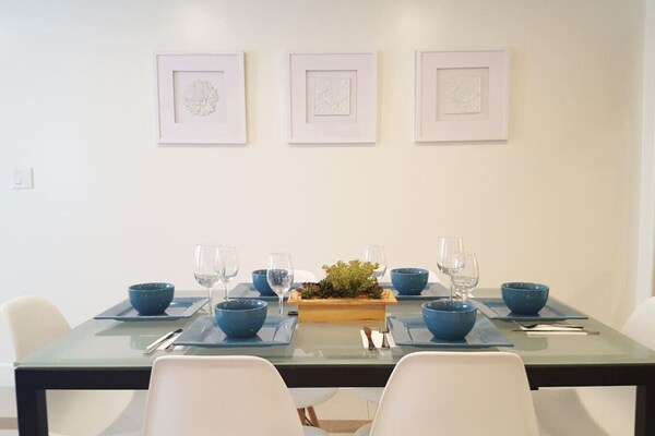 Beverly Hills 3 Bed, Open Floor Plan, W/parking - ビバリー・ヒルズ, CA
