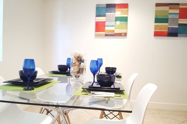 Spacious Beverly Hills 2 Bed W/parking - 比佛利山