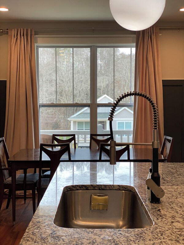 Family-friendly Mountain View Getaway In Lovely Black Mountain - Black Mountain, NC