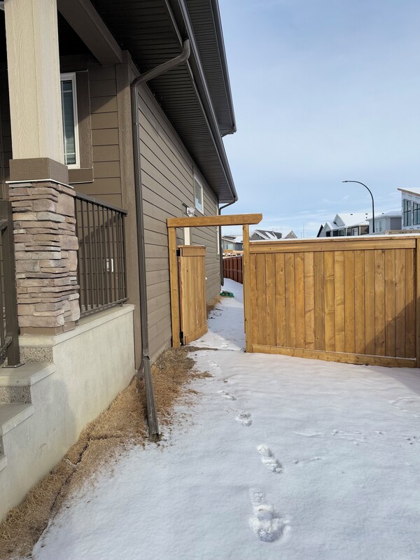 Cozy 2-bedroom Basement In South-east Calgary With Wifi - Calgary