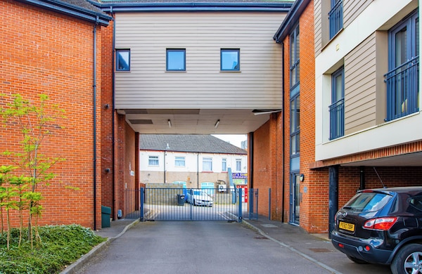 Spacious 2 Bedroom Flat - Kettering - Kettering