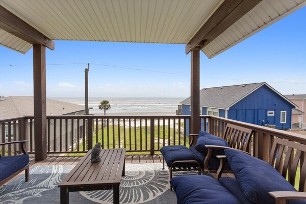 Beach Front | Hot Tub | Sleeps 14 | Newly Updated - Jamaica Beach, TX