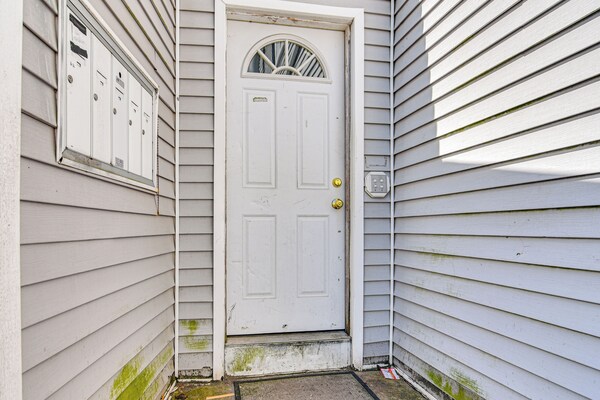 2 Mi To Waterfront: Walkable Fall River Apartment! - Berkley, MA