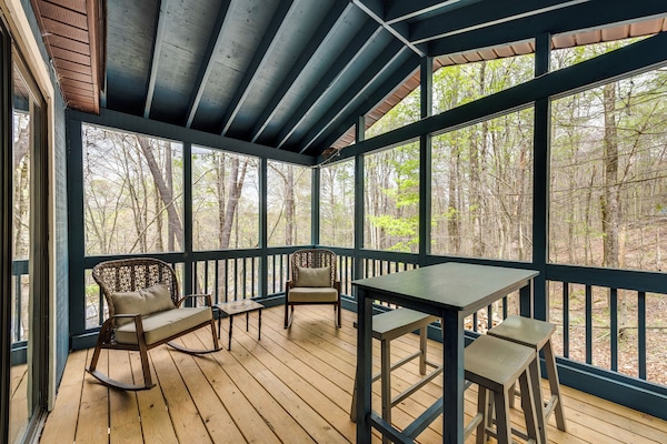 Spacious Family Home W/ 2 Decks In Pocono Lake! - Arrowhead Lake, PA