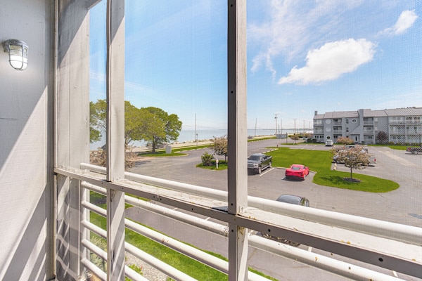 1 Mi To Ferry: Port Clinton Condo W/ Beach View! - Port Clinton, OH