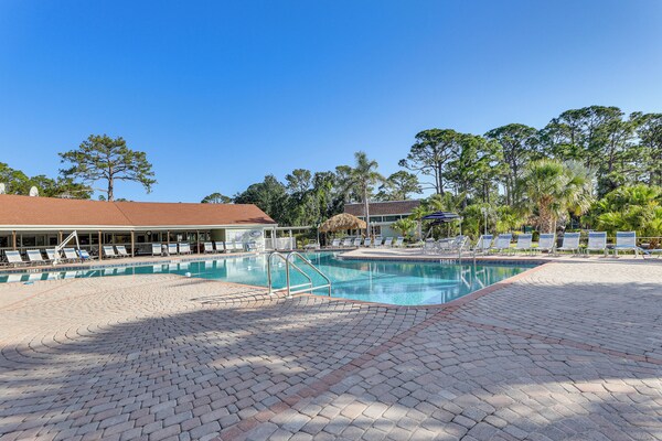 3 Mi To Nokomis Beach: Resort Home In Florida - 