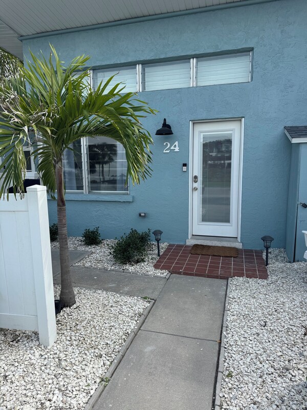 Charming Beach Bungalow In Lido Key. Walk To Beach, St. Armands & Trolley To Srq - Sarasota, FL