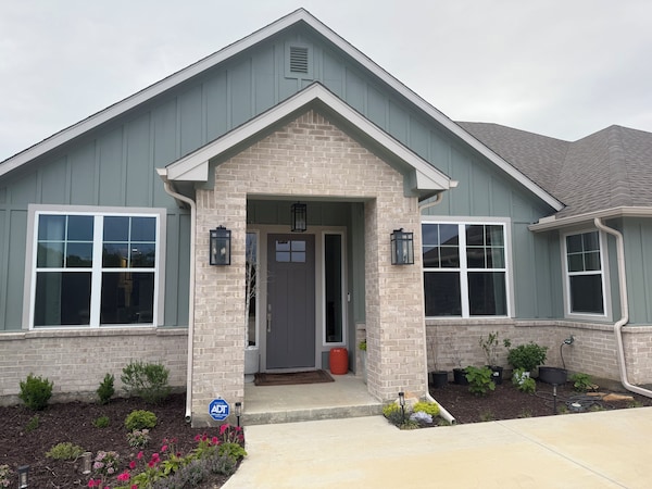 Quiet 4br 2.5ba Modern New Country Home In Weatherford - Weatherford, TX