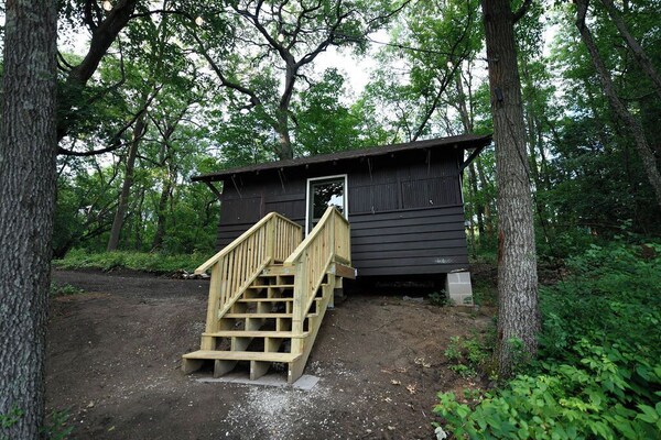 Deer Run - Antique Scout Cabin Suite - Wisconsin