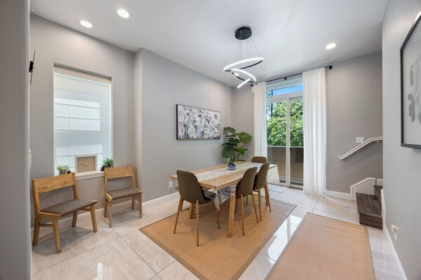 Central Sacramento Gem  3br  Walk To Everything! - Sacramento, CA