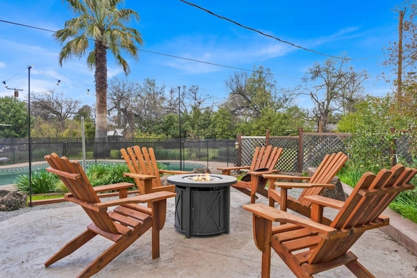 Pool Hot Tub Ev Charger Bbq Garage Pet Friendly - Redding, CA