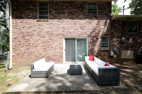 Charming 4-bedroom House Mins From Town W/ Smart Tvs In Every Room! Pet-friendly - Lexington, SC