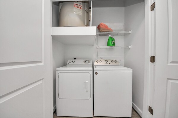 Luxury Midtown Studio W/ 75 Smart Tv, Weekly Cleanings  No Cleaning Fee! - university of houston, Houston