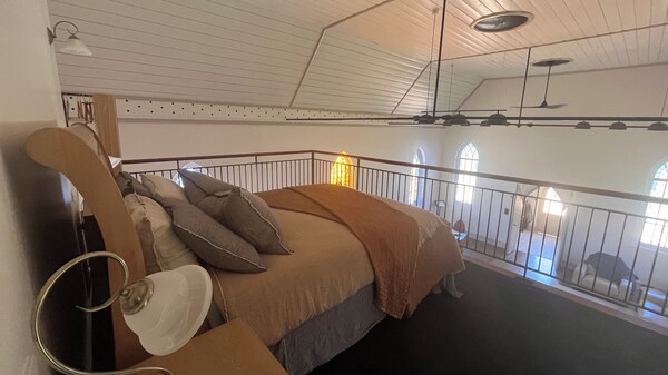 Peaceful, Luxurious, And Charming Heritage Listed Church B&b - Stroud Nsw - Stroud