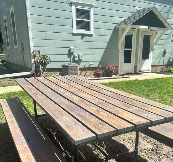 Charming 2-bedroom House, Walk To Tranquil Clear Lake - Clear Lake, IA