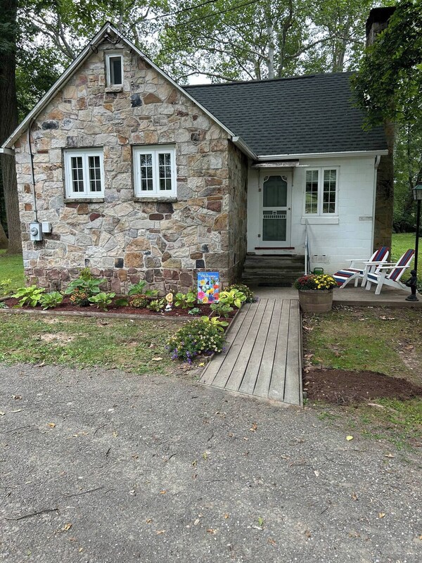 Kd Cottages\ncharming Stone Cottage On Dunnings Creek In Bedford County - Shawnee State Park, Schellsburg