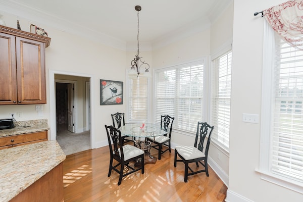 Tranquil And Luxurious 3br/2.5ba Home In Albany - Albany, GA