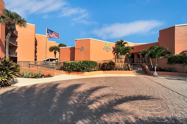 Beachfront Condo W/ Pool & Balcony In Fl - Indialantic, FL