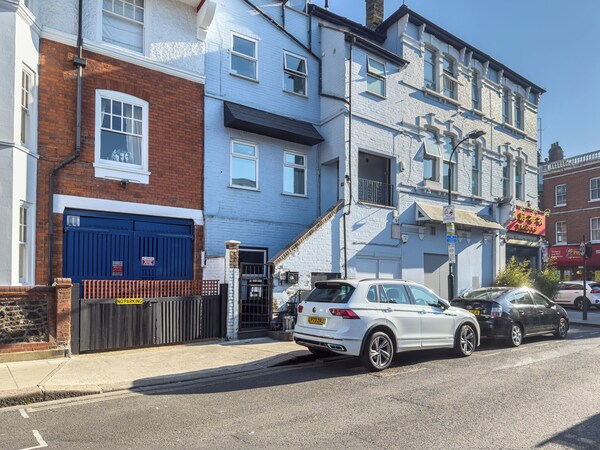 7even Clouds: Stylish Apartment Near Westfield - Notting Hill