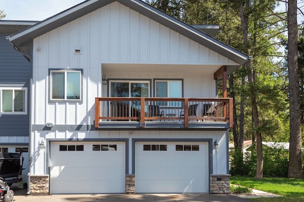 New! Home Located Off Flathead River With Balcony & Fireplace - Columbia Falls, MT