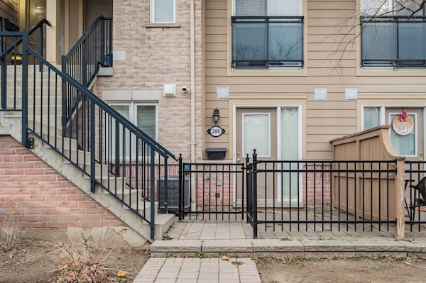 4975 Southampton Drive - Milton