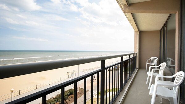 Oceanfront King Suite With Balcony - First Landing State Park, Virginia Beach