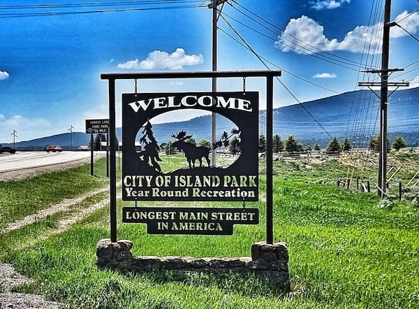 Spacious Condo Near Yellowstone Park - Island Park, ID