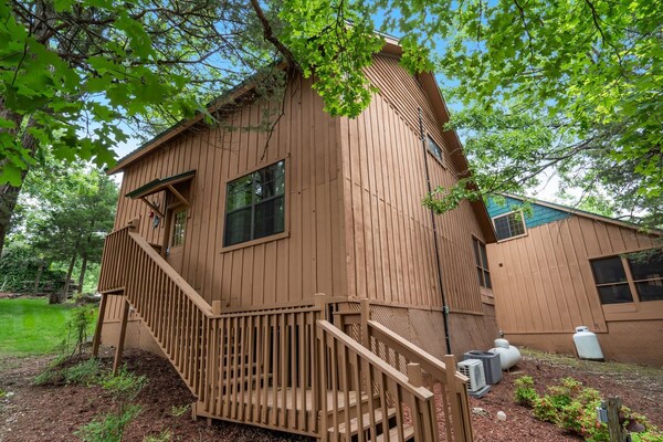 Family-friendly 2br + Loft Cabin | Pool + Pup Welcome - Branson, MO
