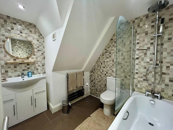 Spacious 4-bedroom House - Garden & Free Parking - Whitstable
