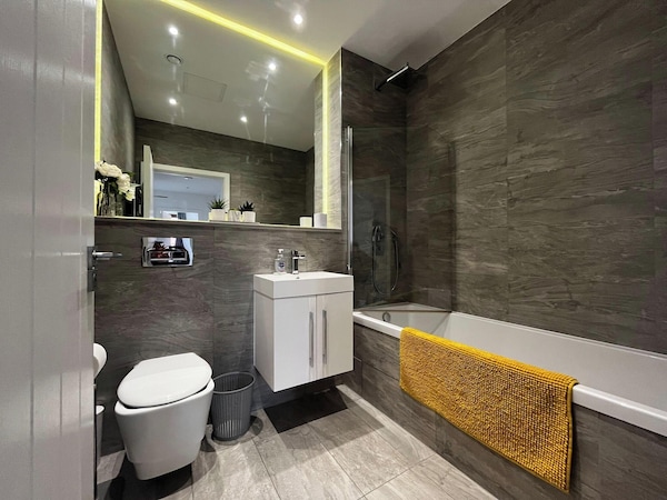 Grosvenor Rd - 2-bedrooms - Sleeps 5 - Parking - St Albans, UK