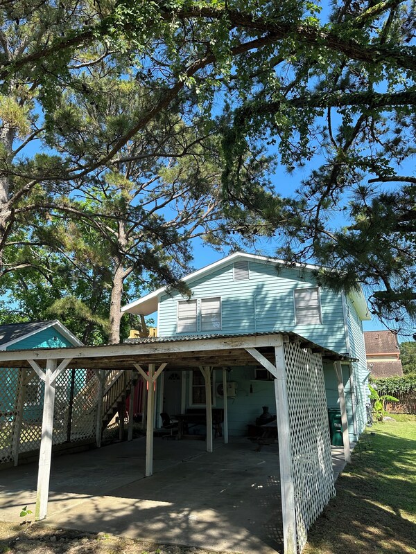 Modern Beach Getaway  Steps From The Sand & Close To Nasa! - Pasadena, TX