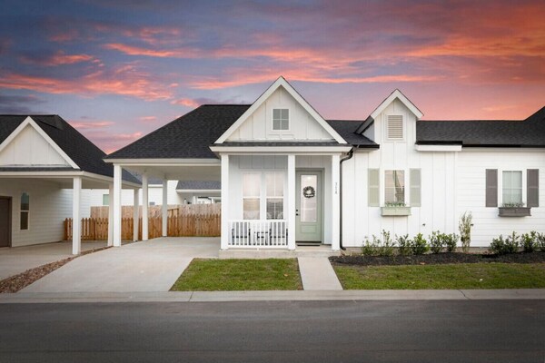 Modern Magnolia Cottage | Pool & Gym Access - Magnolia, TX