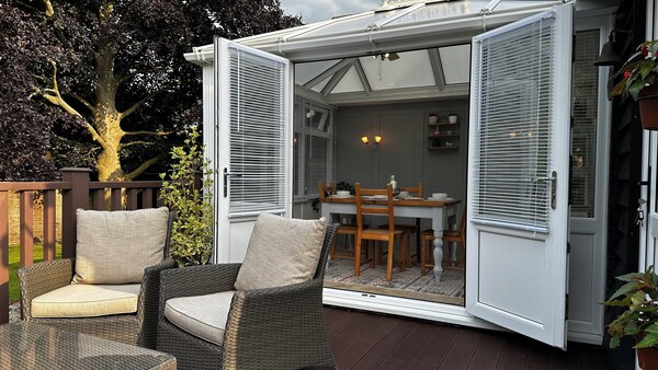 Newly Refurbished Coach House. Close To Transport Hubs. - Kent