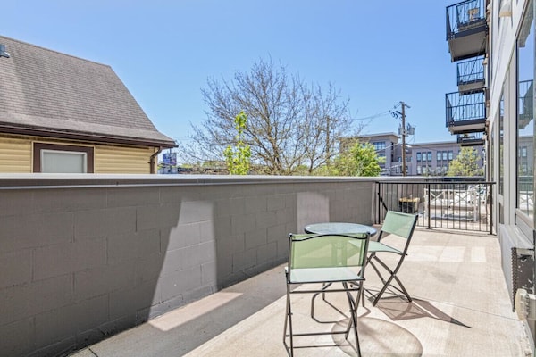 The Midtown Greenway 1bed Apt W/gym + Rooftop - Plymouth, MN