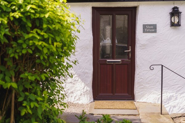 Steps Cottage Windermere, Detached With Parking. - Windermere